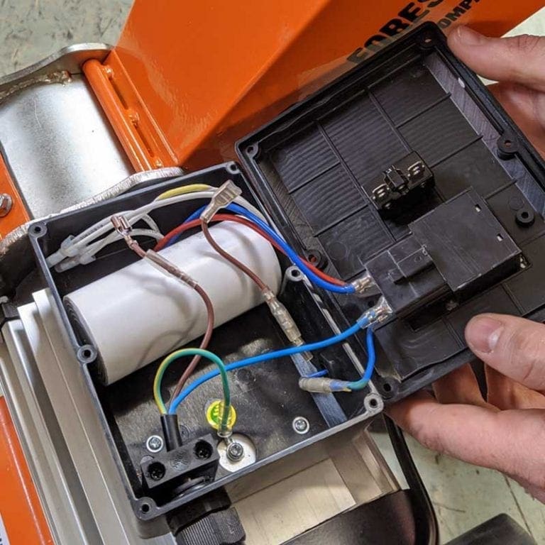 How To Replace The Circuit Trip On Your Electric Chipper | Forest Master