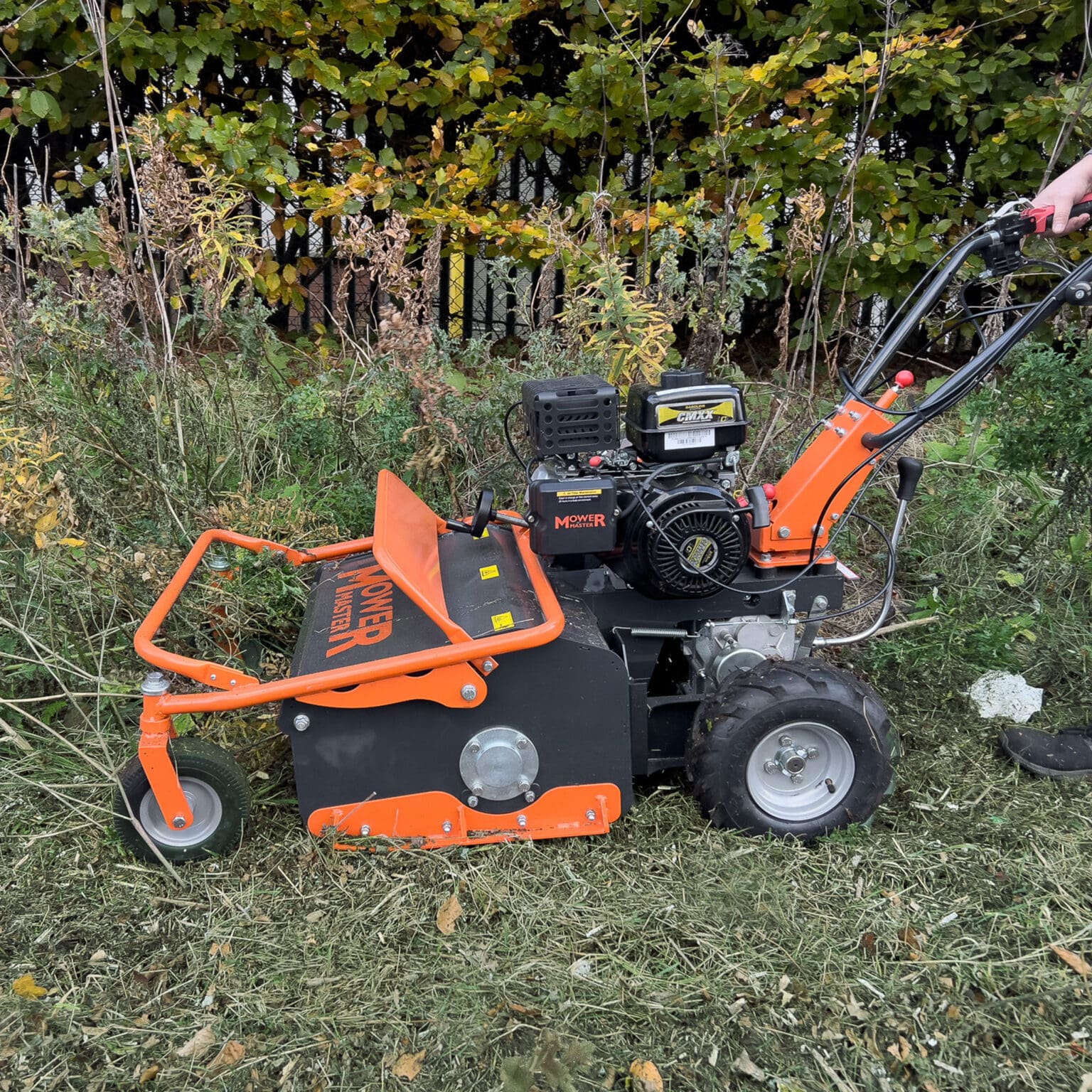 FM600S Self-Propelled Flail Mower & Brushcutter - 8hp Rough Cut Mower ...